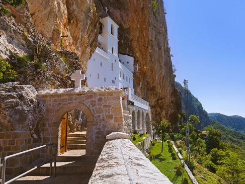 Guide de Voyage du Monténégro - Monastère d'Ostrog | Le Voyage Autrement